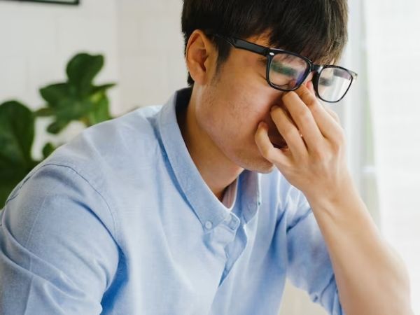 Eye Twitching Or Eye Blinking: Causes And Quick Remedies - Boldsky.com