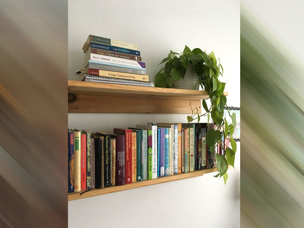 6 Easy Ways To Organize Your Books - Boldsky.com