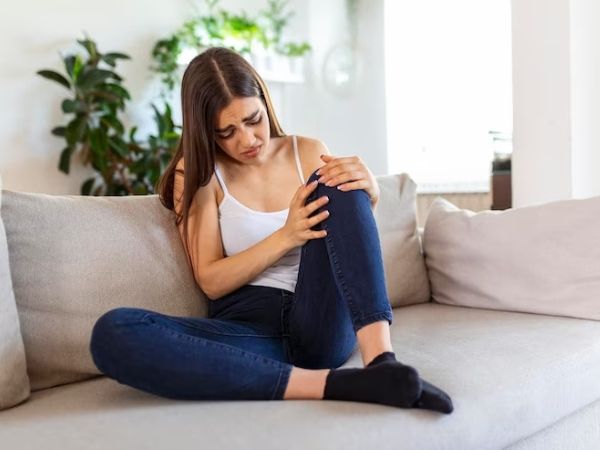 Will You Lose Wealth If You Shake Your Legs? Busting The Myth! - Boldsky.com