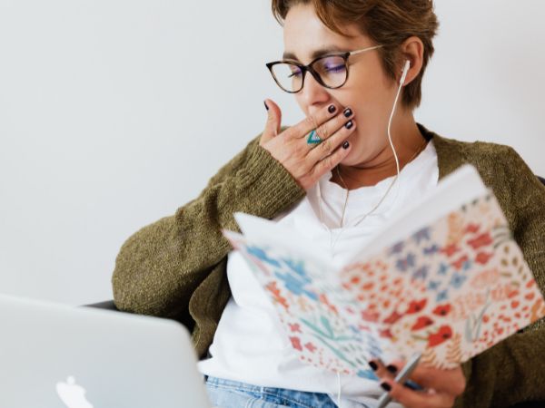 Yawning Facts: Why Do We Yawn When Bored? Is it Contagious? - Boldsky.com