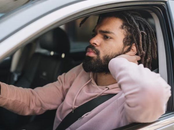 5 Tips To Relieve Back Pain When Driving - Boldsky.com