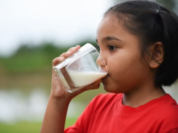 Myths vs Facts: Is Milk A Miracle Drink For All Age Groups? - Boldsky.com
