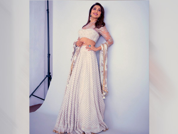 5 White Traditional Outfits To Flaunt This Summer - Boldsky.com