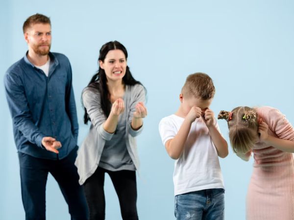 Parenting Tips For Dealing With Sibling Rivalry - Boldsky.com