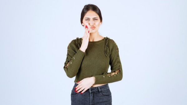 10 Possible Reasons For The Bitter Taste In Your Mouth: Explained - Boldsky.com