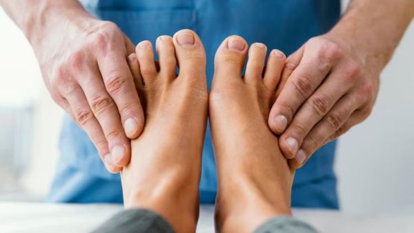 5 Reasons Why Your Feet Become Numb Quick - Boldsky.com