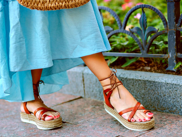 6 Types Of Shoes To Complement The Long Dresses - Boldsky.com