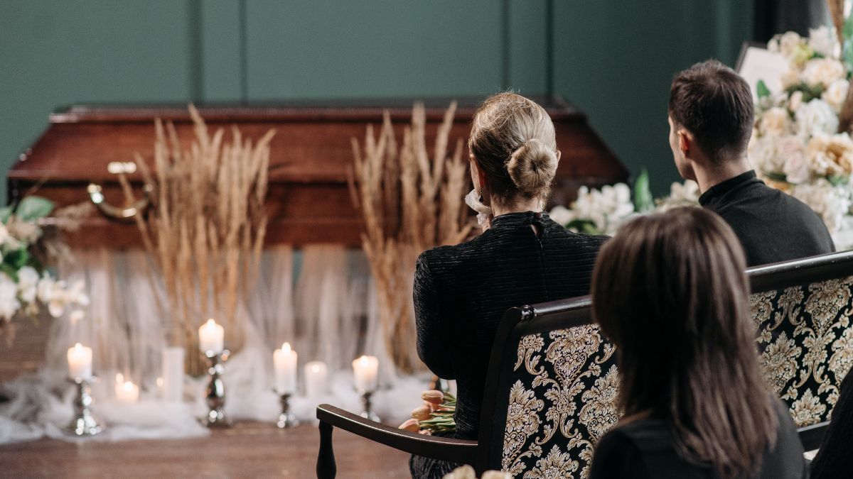 Myths vs Facts: You Must Bathe After Attending A Funeral - Boldsky.com