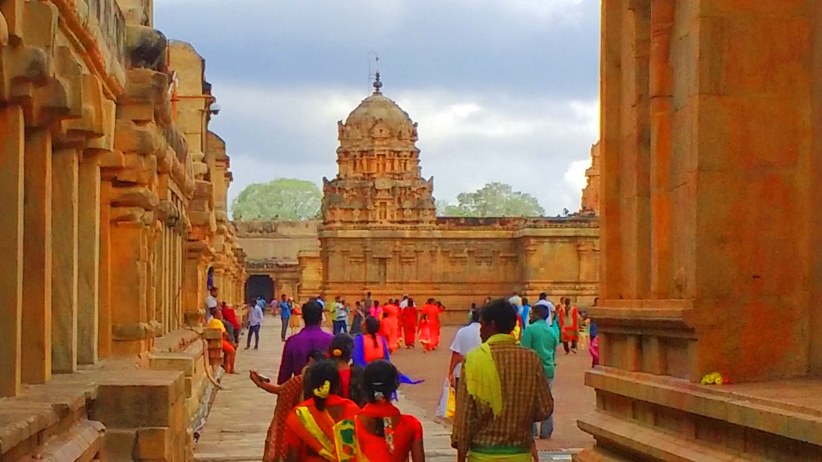 Why Do Hindus Do Pradakshina? Meaning, Significance And Rules ...