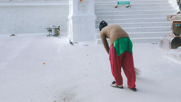 Myths Vs Facts: Why You Should Not Sweep After Sunset - Boldsky.com