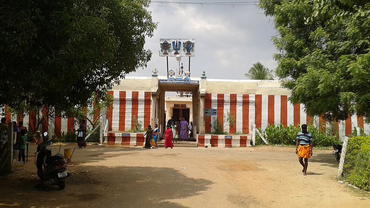 Nava Tirupathi, Aravindalochanar Temple, (Tholaivillimangalam): In This ...