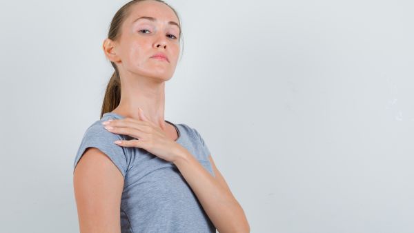3 Home Remedies To Get Rid Of Blackening Around Neck - Boldsky.com