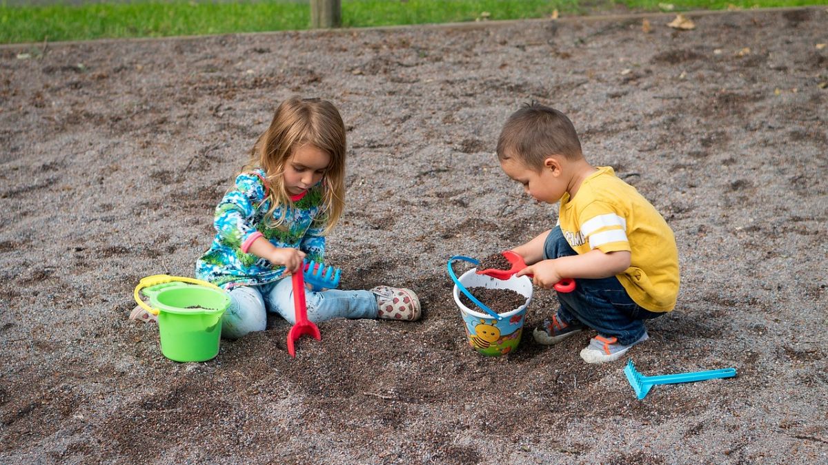 Different Kinds Of Play And How Can Parents Help - Boldsky.com