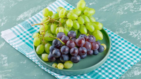 What Happens When You Eat 5 Grapes Every Morning On Empty Stomach ...