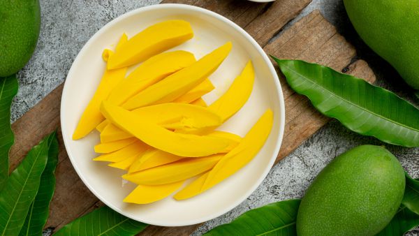 5 Refreshing Mango Face Pack Recipes To Try Today - Boldsky.com