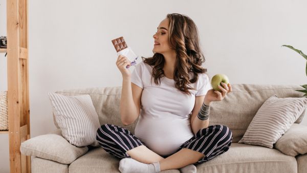Is It Safe To Eat Chocolates During Pregnancy? - Boldsky.com