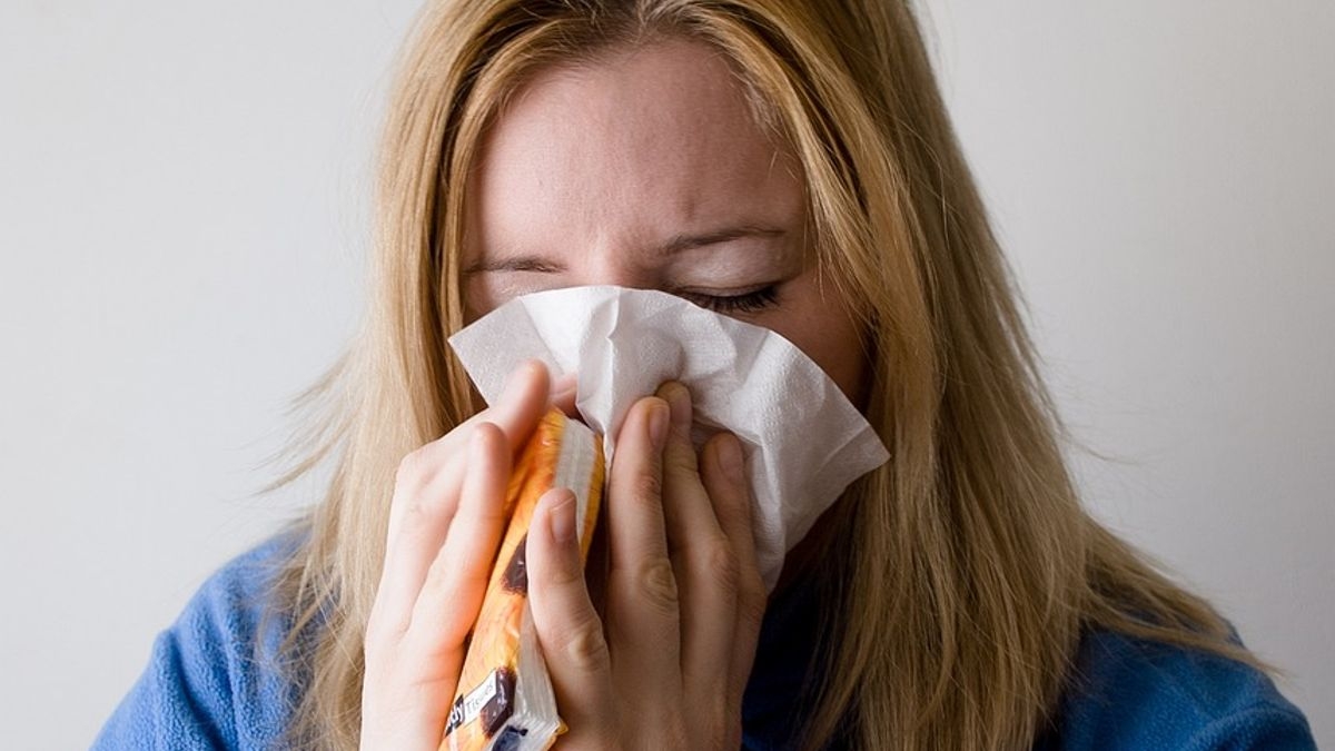 Why Do Your Eyes Water When You Blow Your Nose? | Science Behind Watery ...