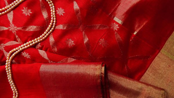 Learn How to Fold Sarees Properly | Preserve Your Delicate Fabric ...