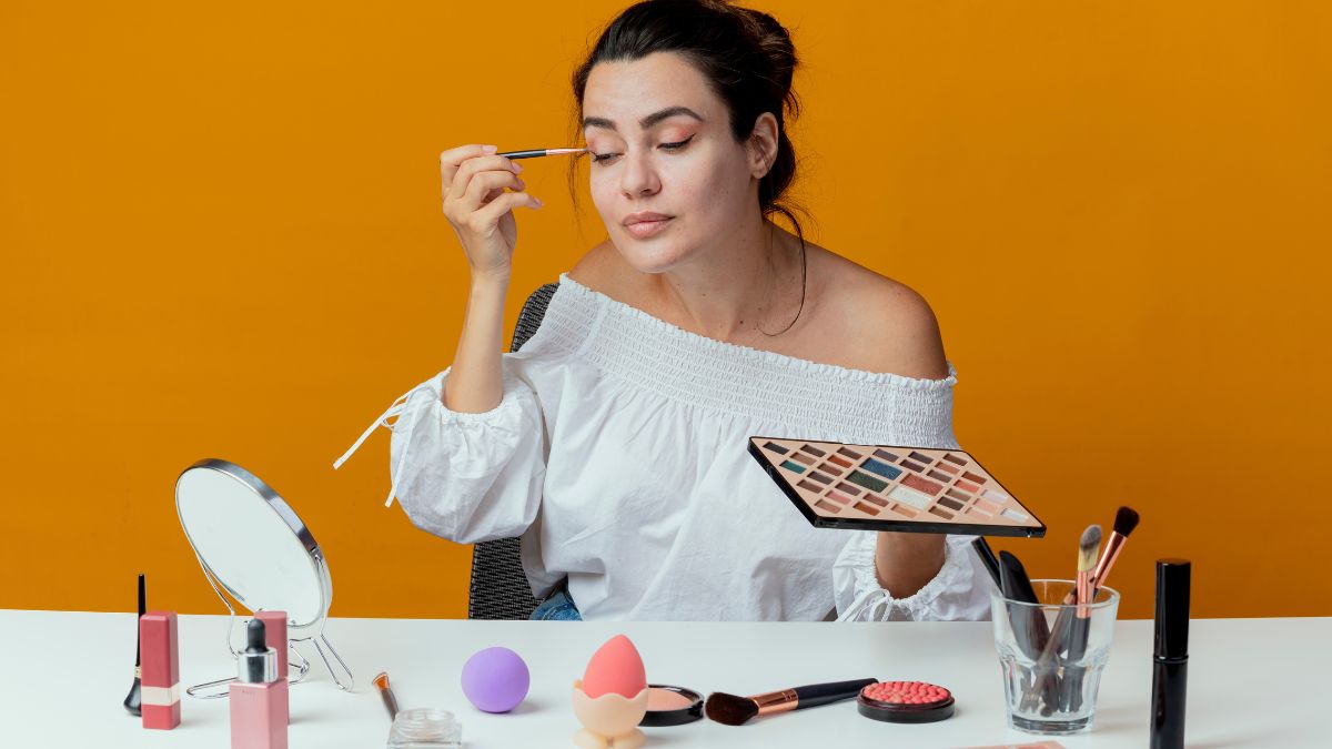 How To Choose And Apply The Right Makeup For Your Skin Type - Boldsky.com