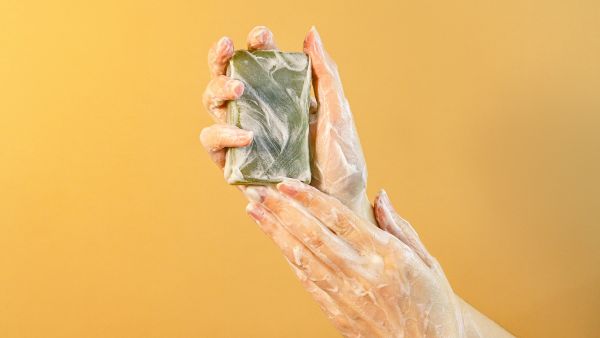 Understanding the Impact of Soap pH Levels on Skin Dryness - Boldsky.com
