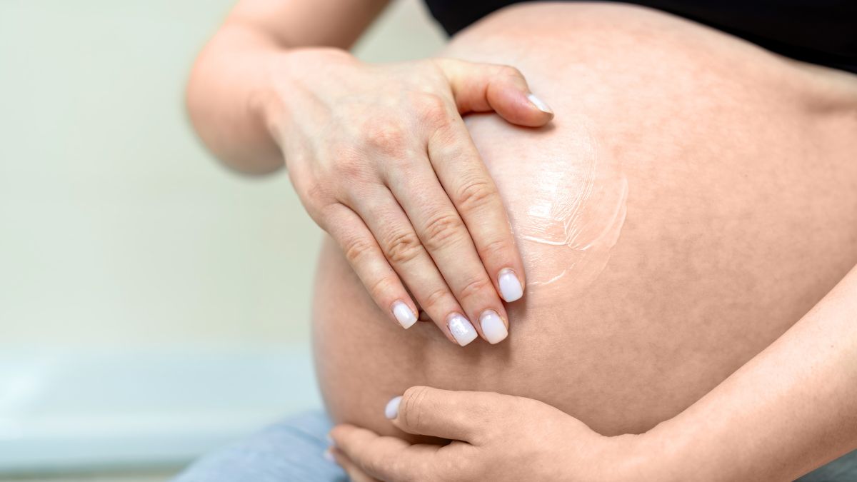 Tips to Prevent and Reduce Stretch Marks During Pregnancy - Boldsky.com