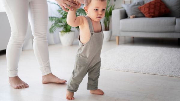 When Will Your Baby Start Walking? Tips For Parents - Boldsky.com