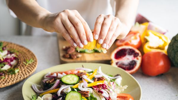 Myths vs Facts: Eating With Your Hands Is The Healthiest Habit Out ...