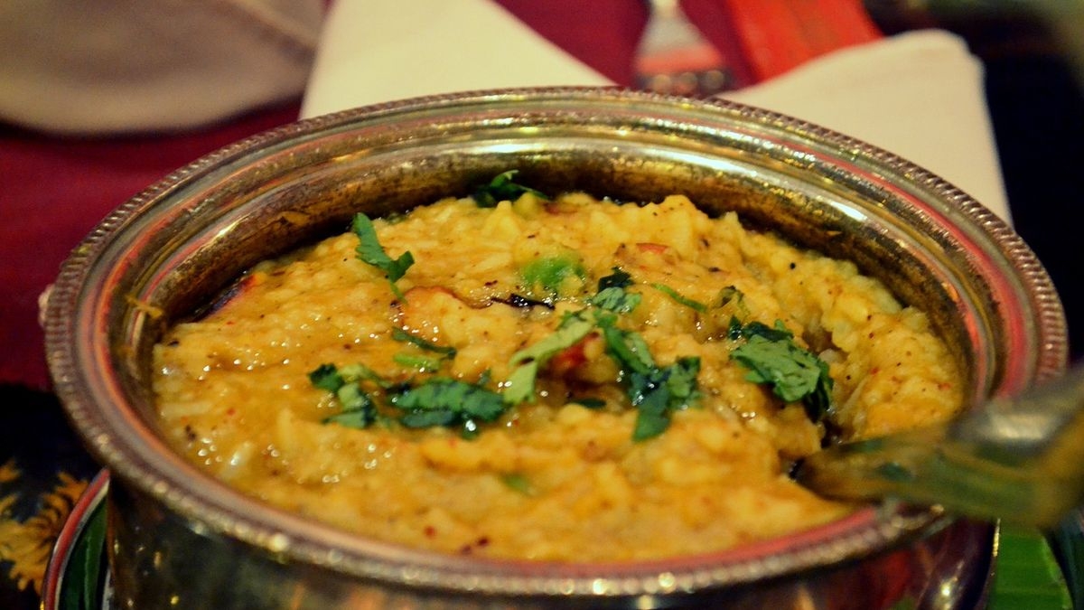 Durga Puja 2023: How To Prepare A Traditional Bhog Khichdi Recipe ...
