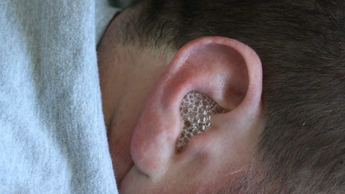 Unraveling the Causes and Symptoms of Earaches - Boldsky.com