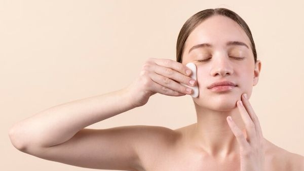 Skincare Routine To Follow For Pimples On Forehead - Boldsky.com