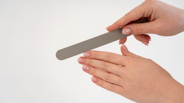 5 Easy Peasy Tips To Get Rid Of Dirt Under Your Nails - Boldsky.com