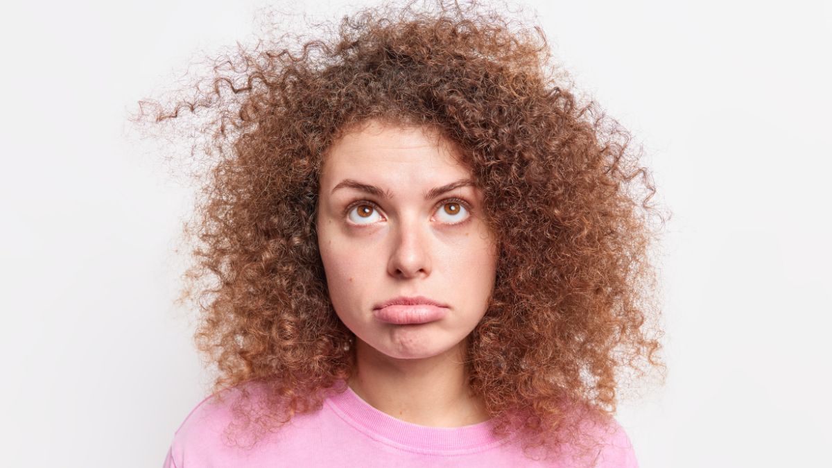 7 Simple Tricks To Tame Frizzy Hair - Boldsky.com