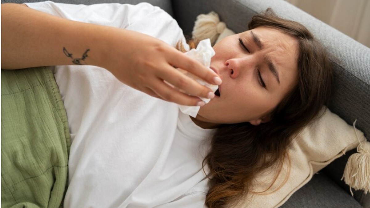Waking Up With A Dry Throat At Night? Know What Causes This Serious ...