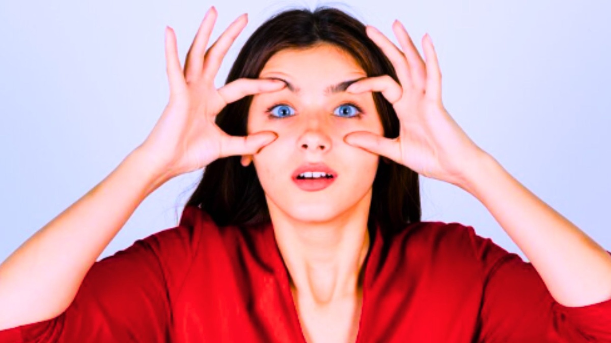 What Does Red Eye Mean In Photos? Do You Know It Can Save Your Life ...