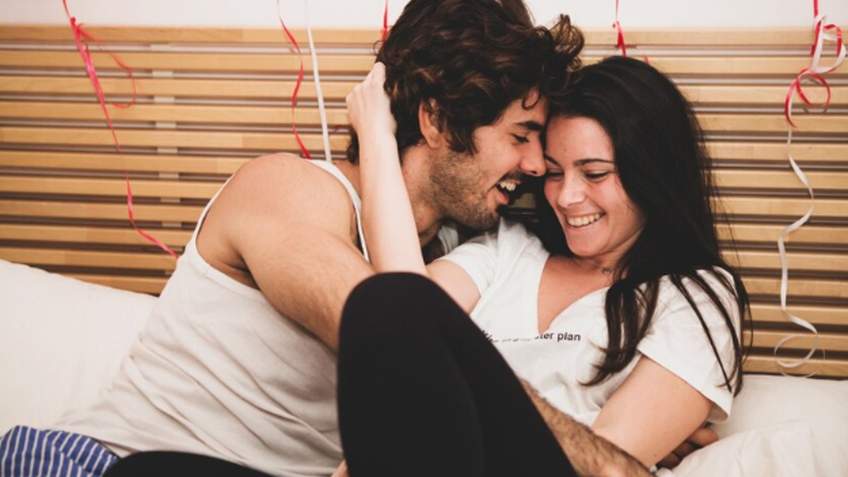 Love To Cuddle These Are The 10 Amazing Health Benefits Of Cuddling Which Will Make You Want It