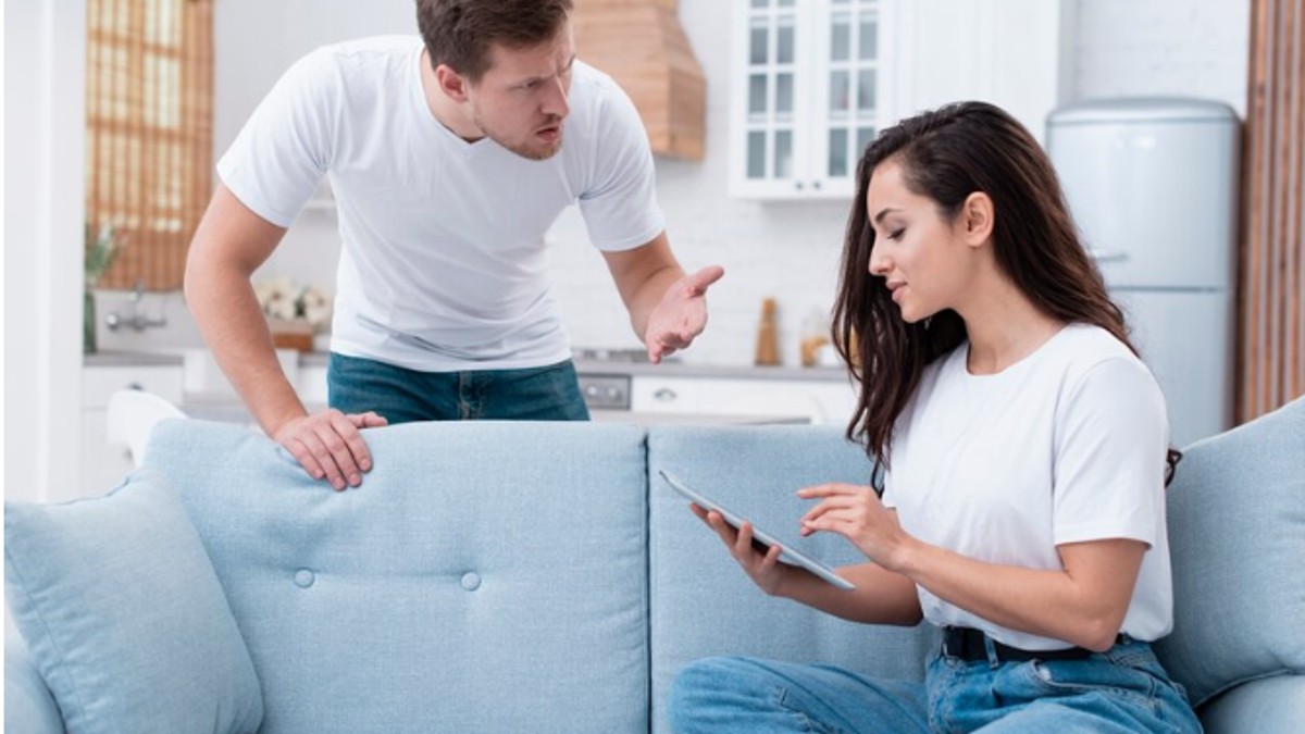 10 Communication Patterns In A Relationship That Are Destructive, Know ...