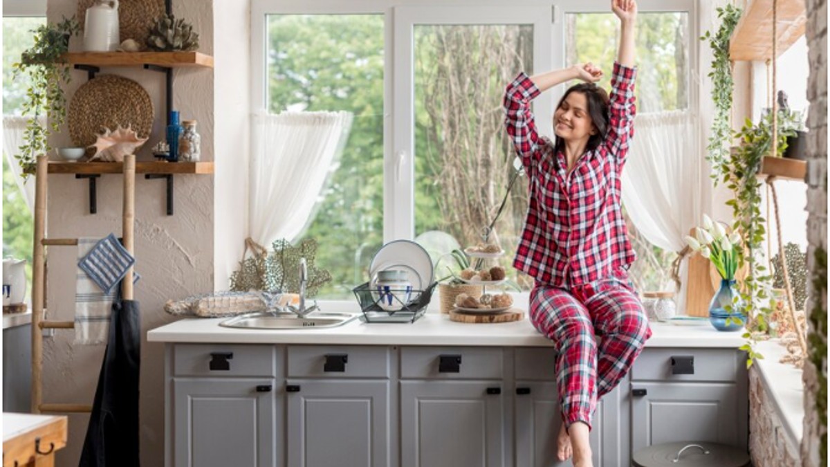 How To Keep The Kitchen Cool In Summer While Cooking? 10 Tips And ...