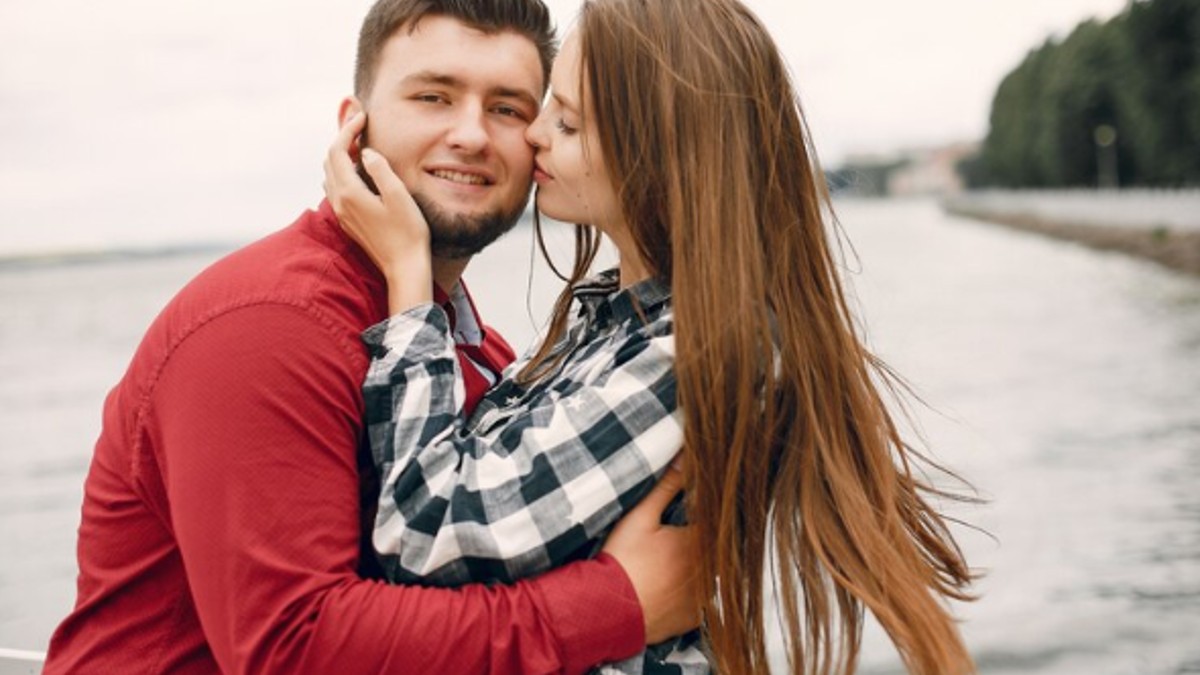 How To Know If A Girl Genuinely Loves You? 21 Telltale Signs That Will ...