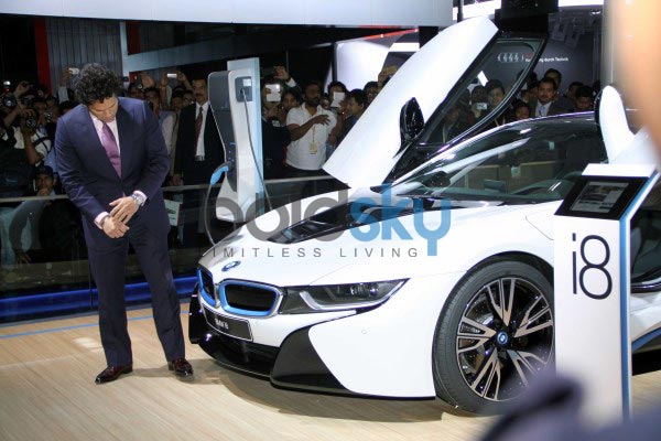 Sachin Tendulkar unveiled BMW Car at Auto Expo 2014- Boldsky