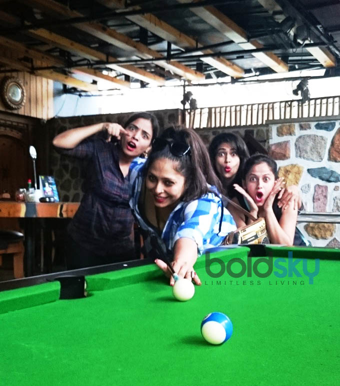 Geeta Kapoor And Friends Celebrated Her Birthday At TAP Resto Bar ...