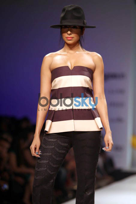 Designer Ashish Soni Show At AIFW- Boldsky