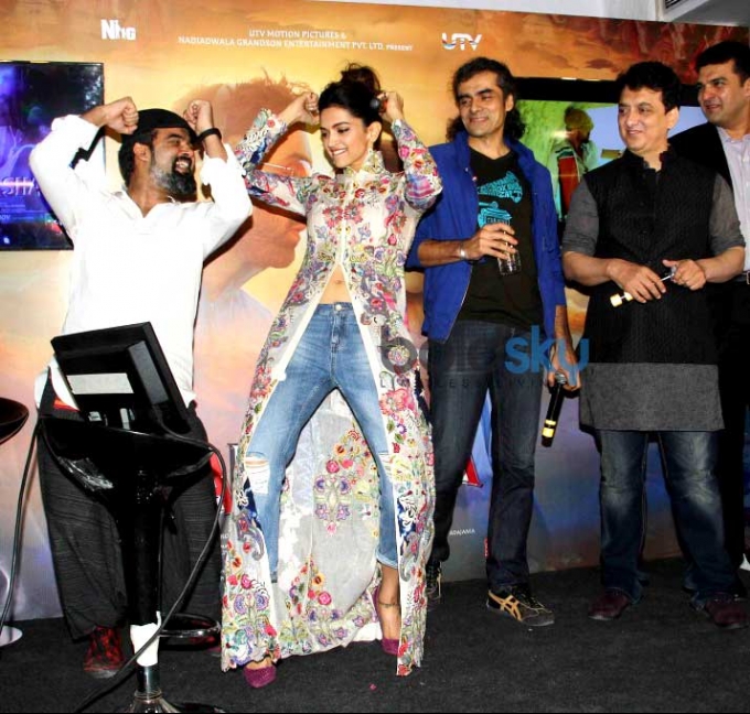 Deepika Padukone Unveils A New Song From 'Tamasha'- Boldsky