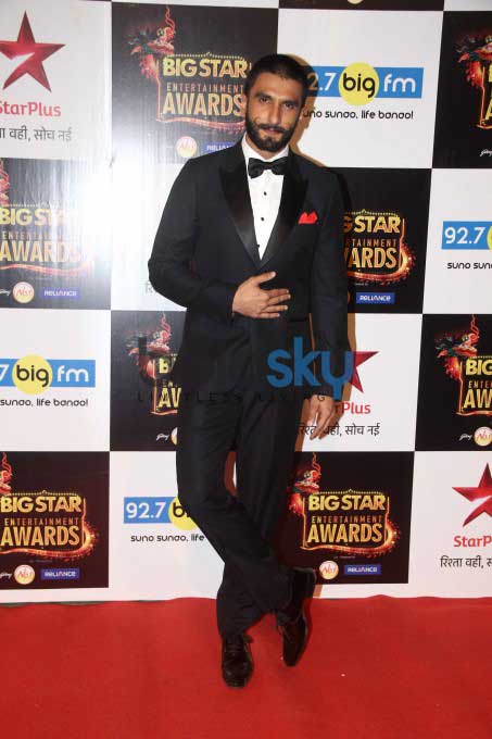 Celebs Grace Big Star Entertainment Awards 2015- Boldsky