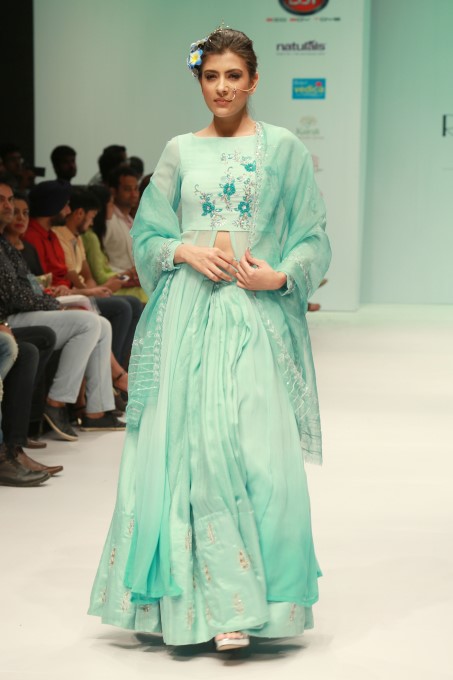 Designer Nikheil And Rivendra At India Runway Week 2016- Boldsky