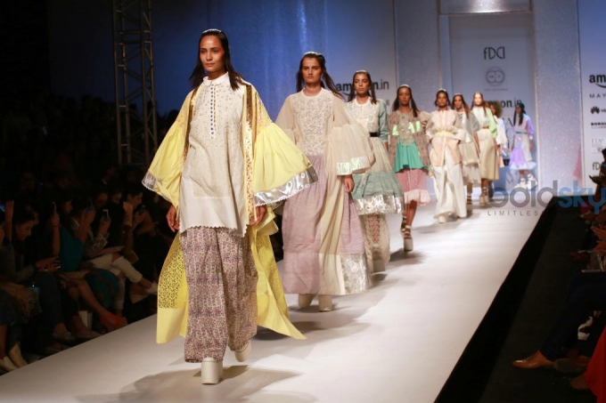Designer Amit Aggarwal Collection At AIFW Spring Summer 2017- Boldsky