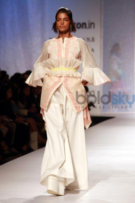 Designer Amit Aggarwal Collection At AIFW Spring Summer 2017- Boldsky