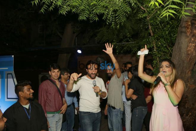 Saif Ali Khan Turns Into A Chef,Cooked Pasta At A Cafe , In New Delhi ...