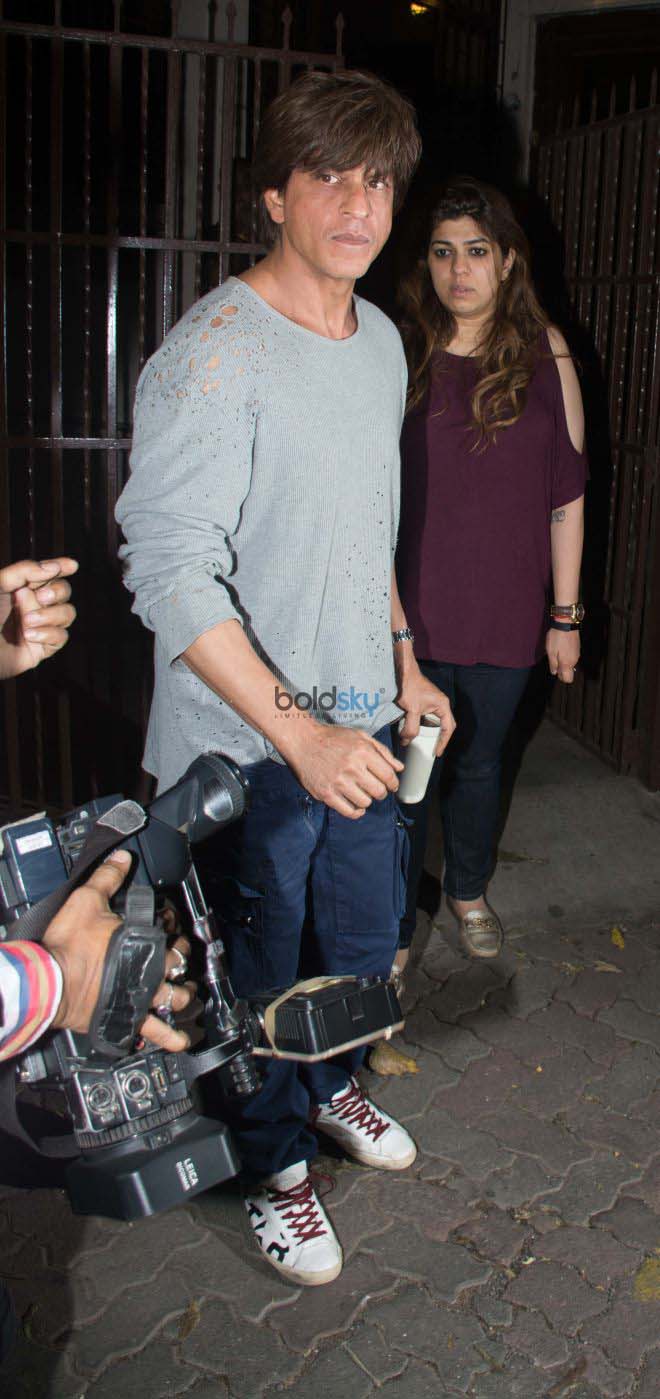 Shahrukh Khan Spotted At Shankar Mahadevan Studio- Boldsky