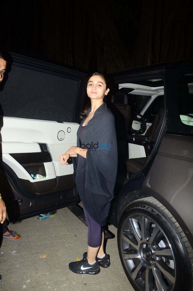 Alia Bhatt Snapped Post A Photoshoot- Boldsky