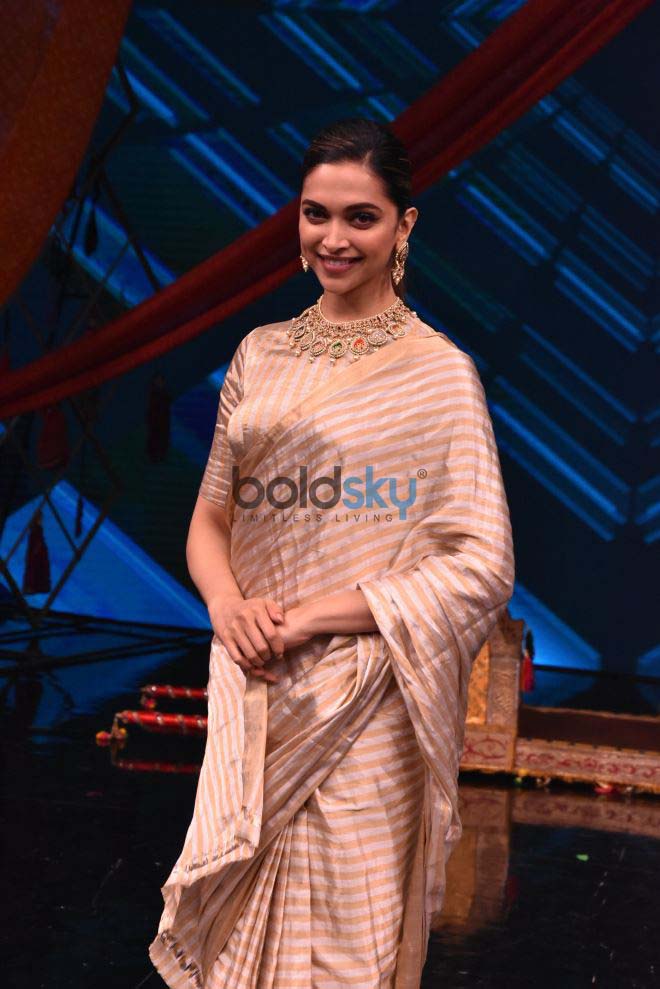 Deepika Padukone On The Sets Of Super Dancer- Boldsky